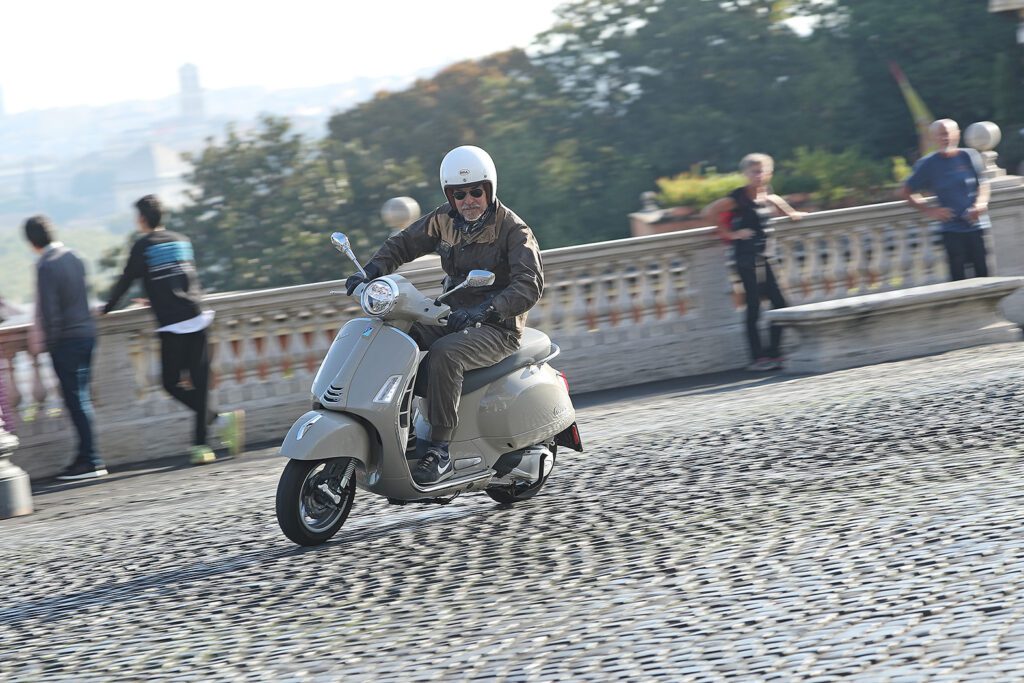 Nouvelle Vespa GTS, la légende perdure | Monsieur